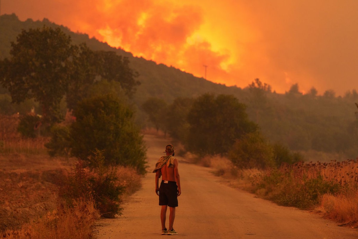 Incêndio florestal na Grécia é “o pior em solo europeu em anos”, diz ...