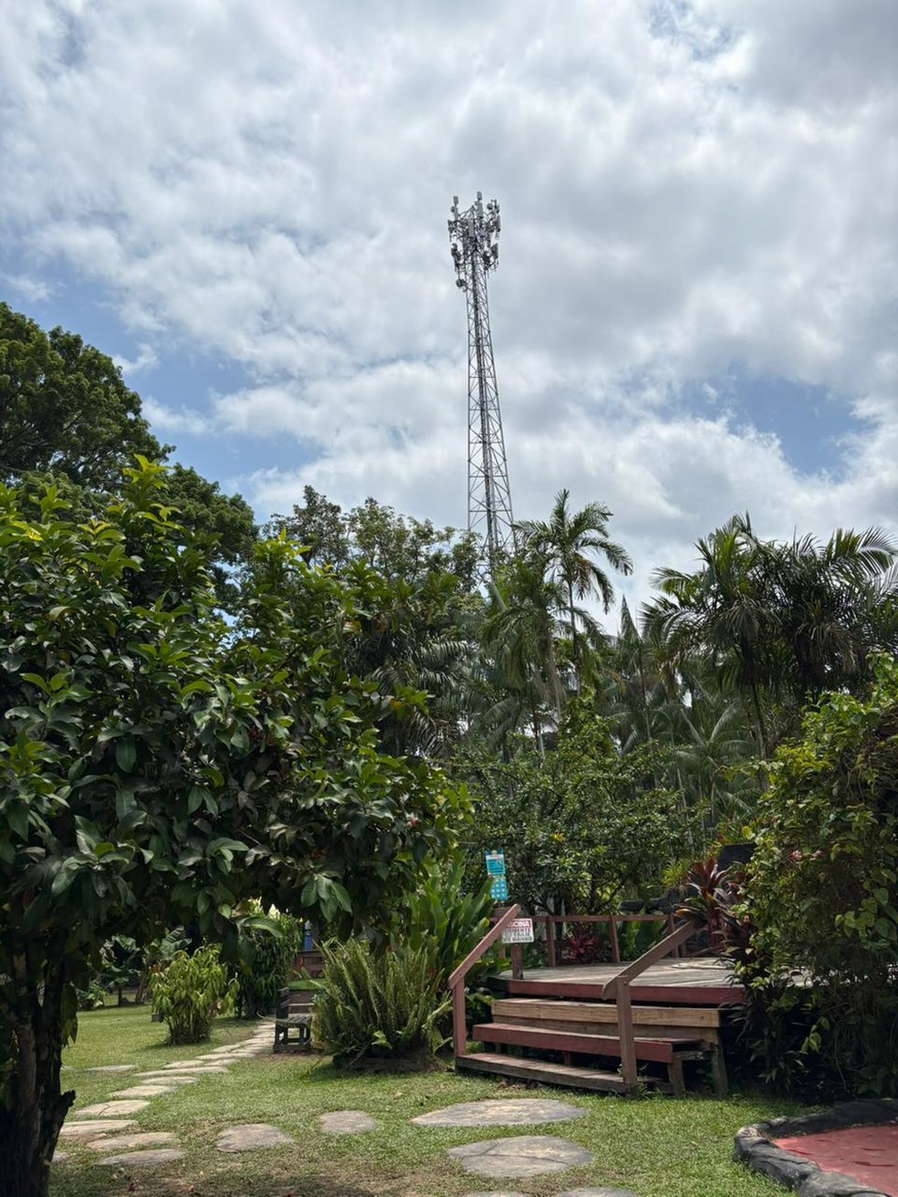 Torre compartilhada de 62 metros conecta a Ilha do Combu a um mês da COP30