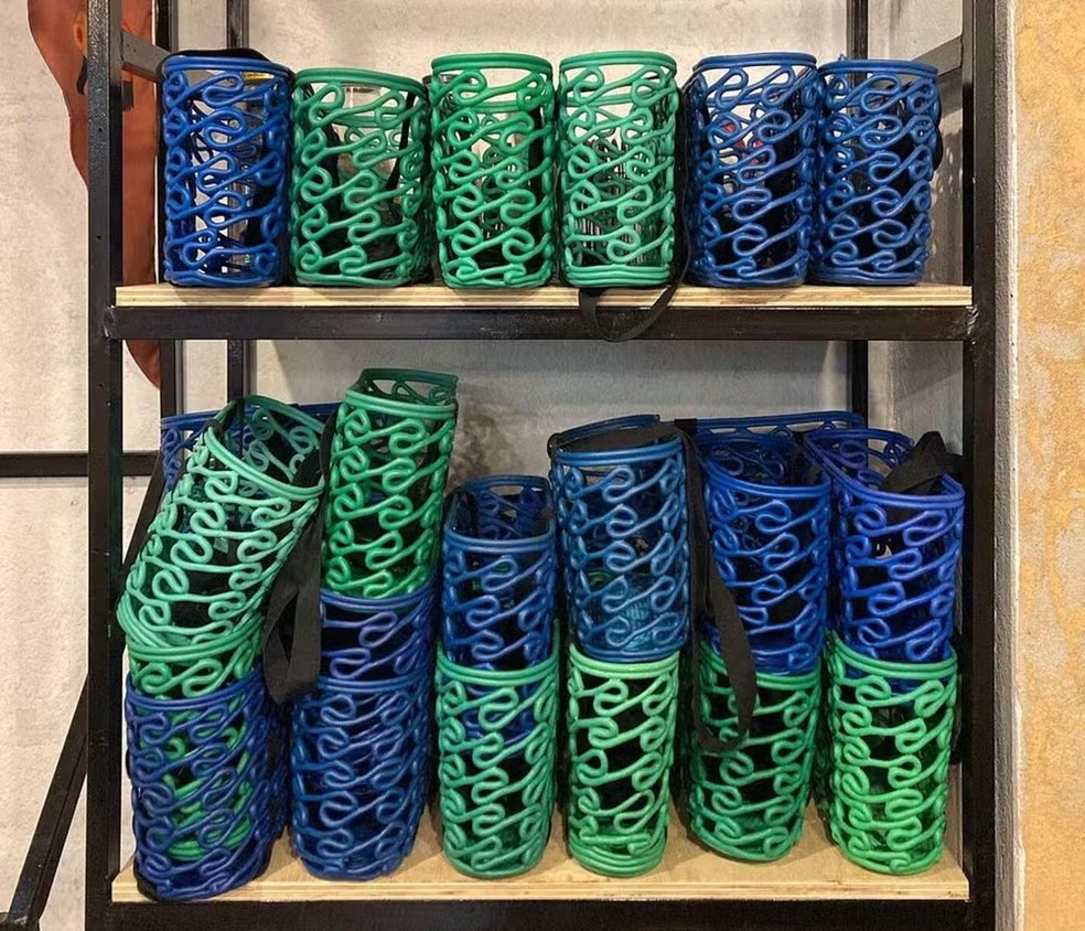 Plástico reciclado: móveis e objetos são feitos com o material ...