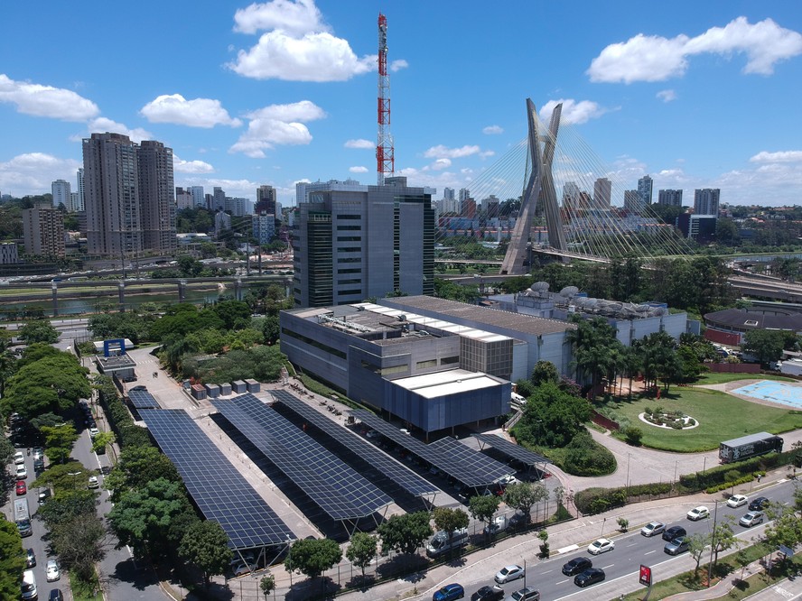 Globo inaugura estacionamento em São Paulo com energia solar e ...