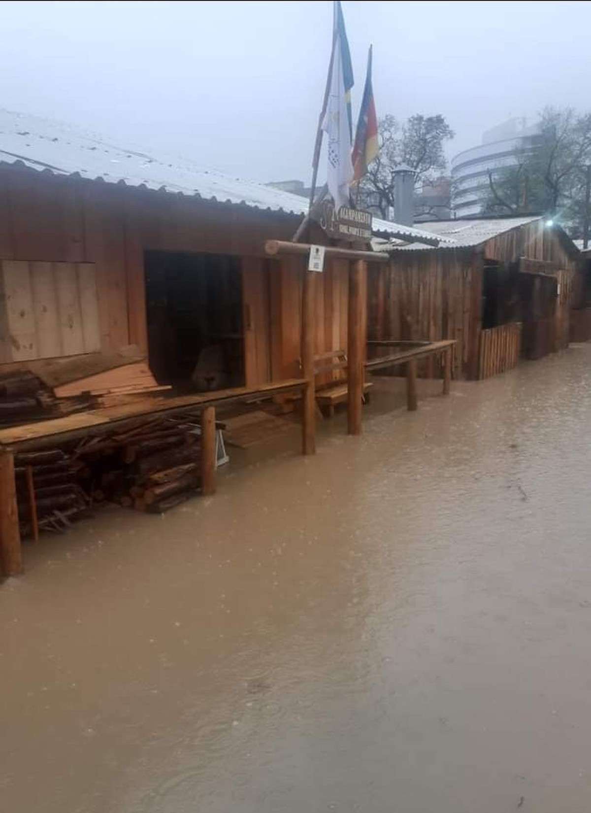 Chuvas deixam pelo menos 4 mortos no Rio Grande do Sul; Acampamento ...