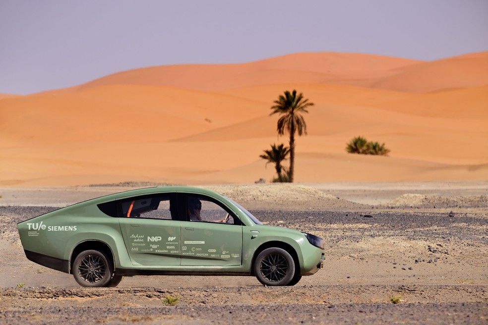 Carro movido a energia solar roda por 1.000 km no norte da África e dá ...